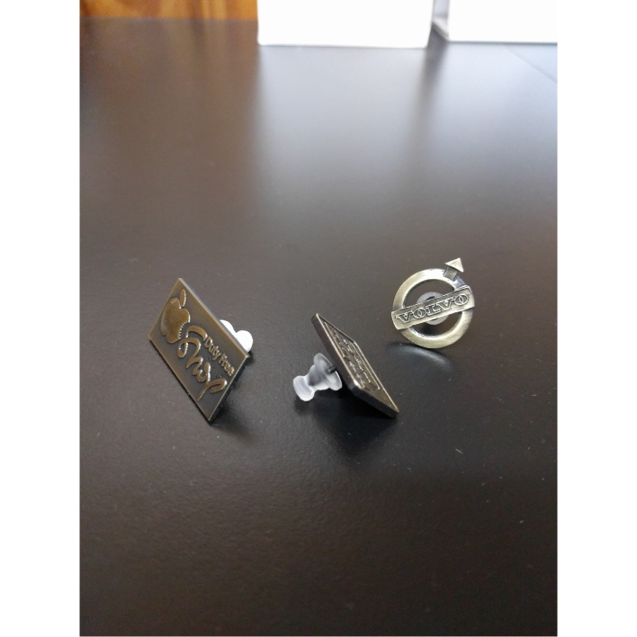 Pin matrizado en baño plata antigua u oro italiano | Llavecorp